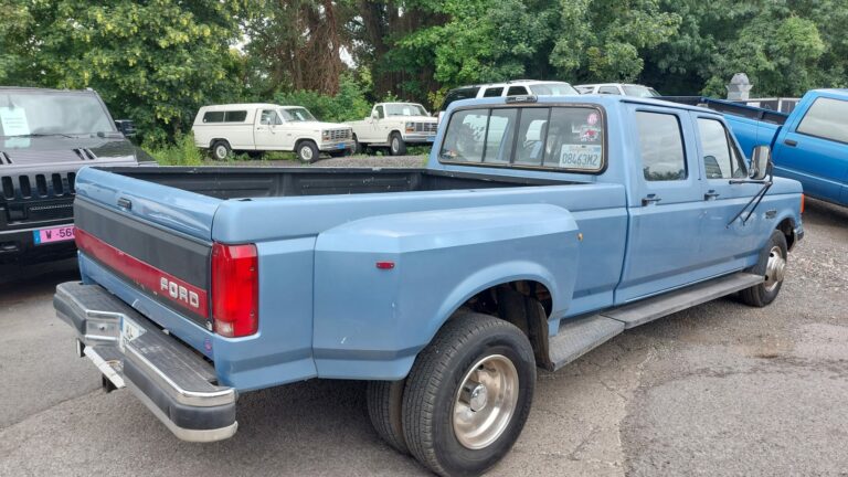 FORD F350 CREW CAB DUALLY 7.5 V8 460 CI - 2L 2D Auto